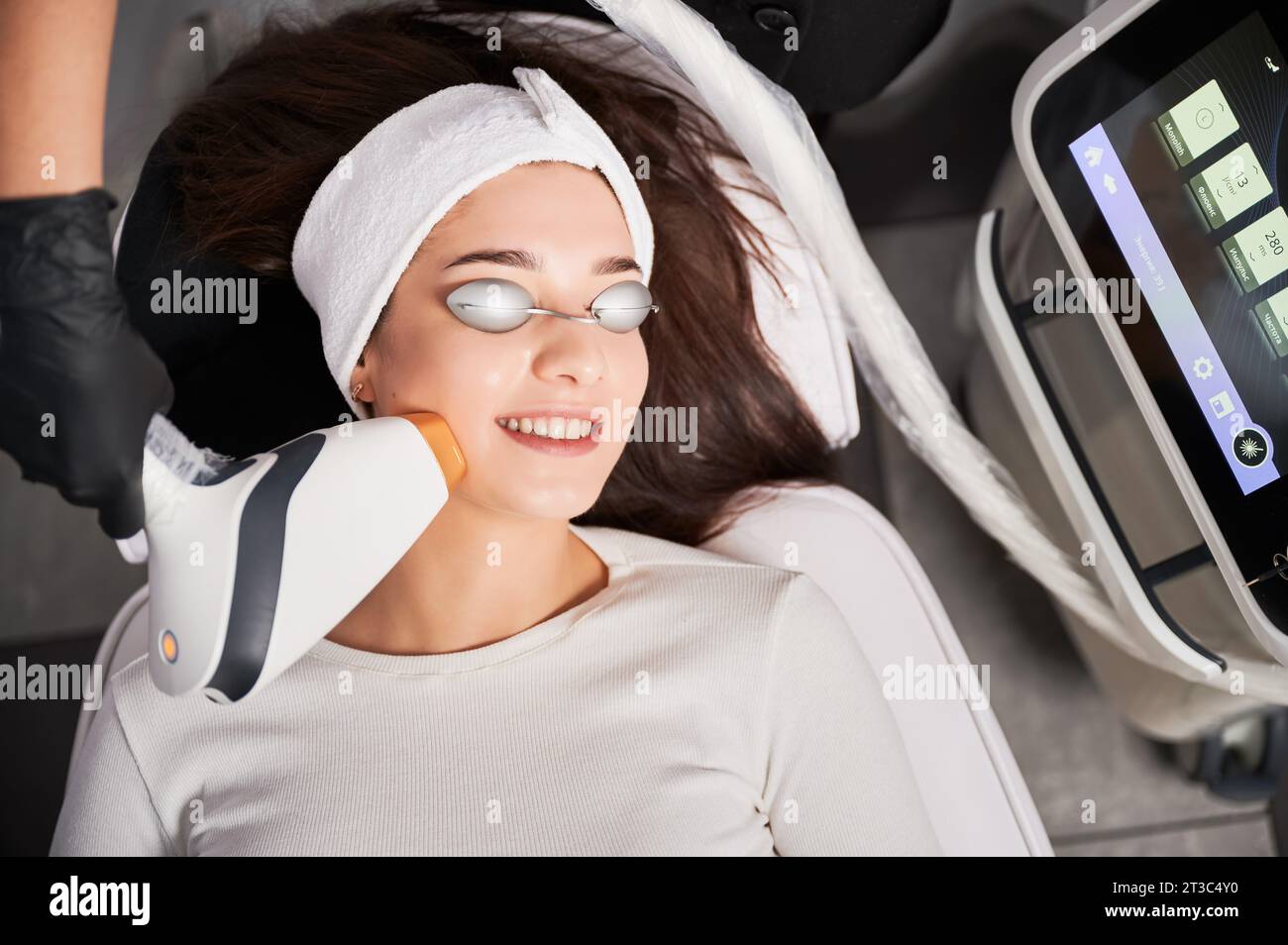 Laser technology skincare hi-res stock photography and images - Alamy