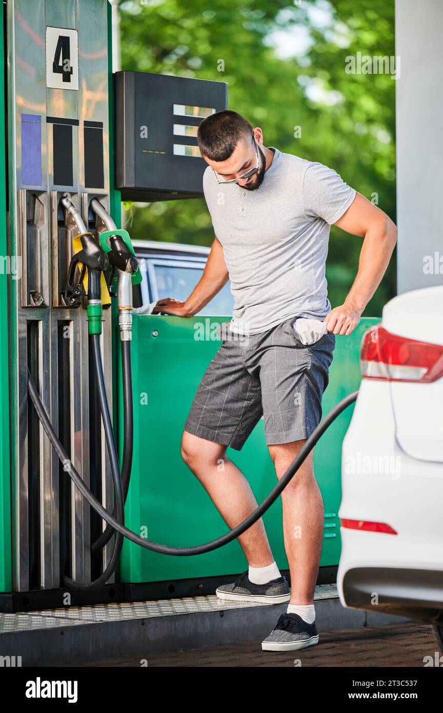 Man left without money after spending all on fuel. Guy showing his ...