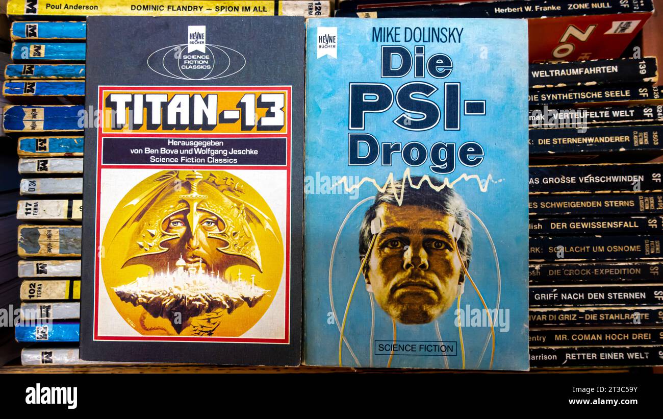 Classic science fiction book covers hi-res stock photography and images ...