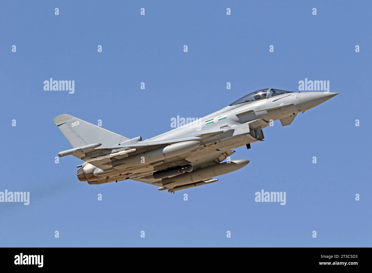 Side view eurofighter typhoon in flight hi-res stock photography and ...