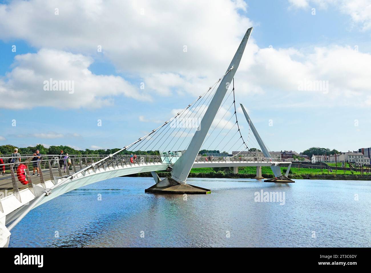 Peace bridge derry ireland hi-res stock photography and images - Alamy