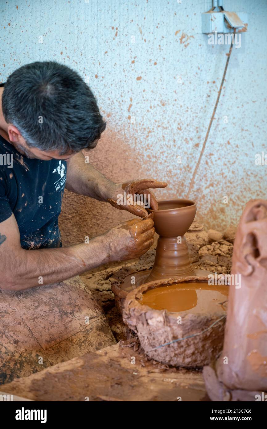 Olaria O Patalim, Patalim Pottery Factory, Rui Patalim, master potter ...