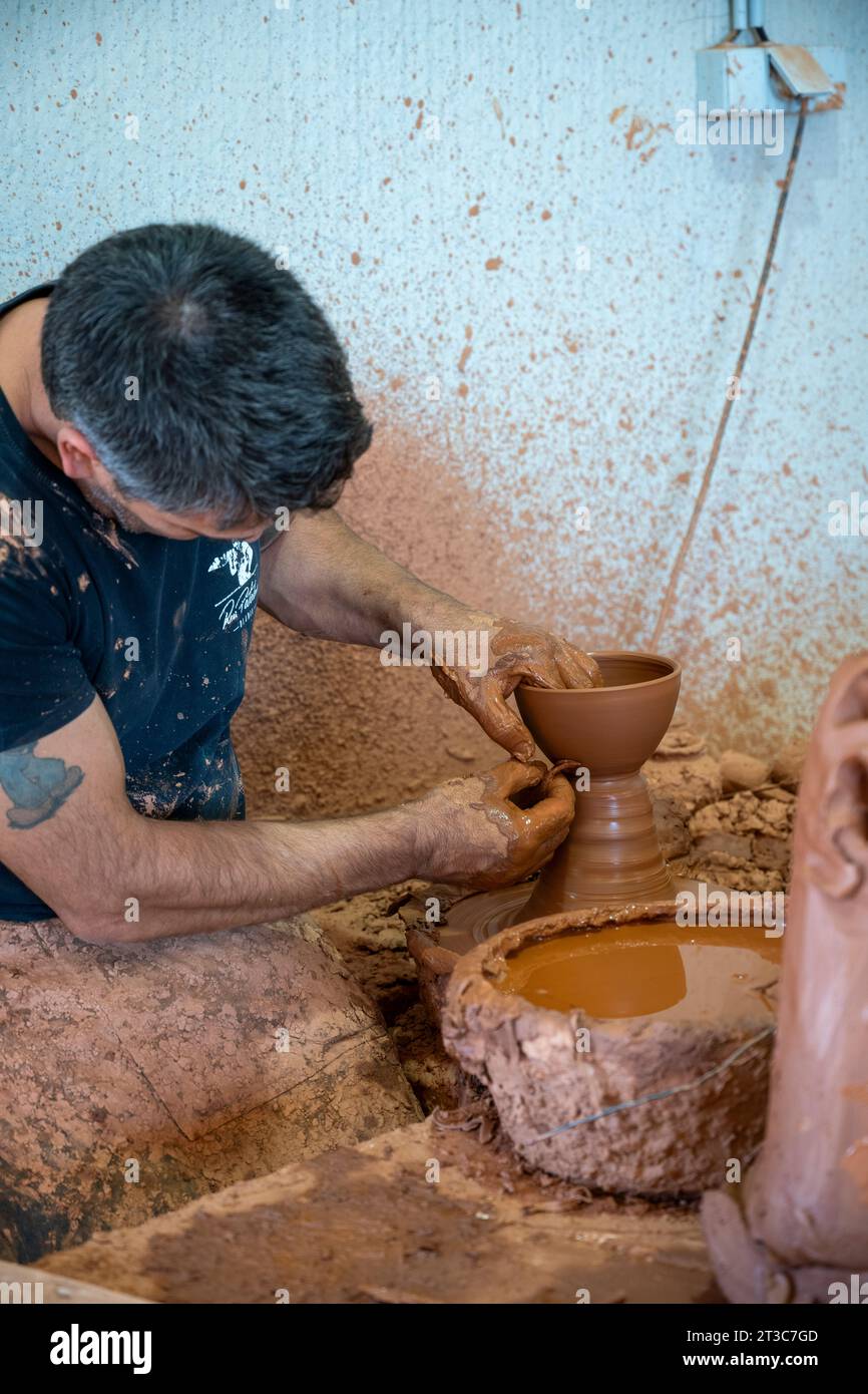 Olaria O Patalim, Patalim Pottery Factory, Rui Patalim, master potter ...