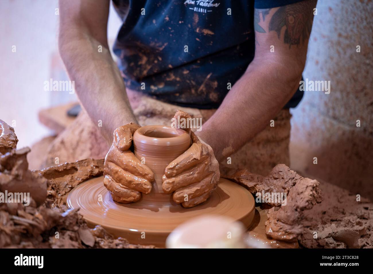 Olaria O Patalim, Patalim Pottery Factory, Rui Patalim, master potter ...
