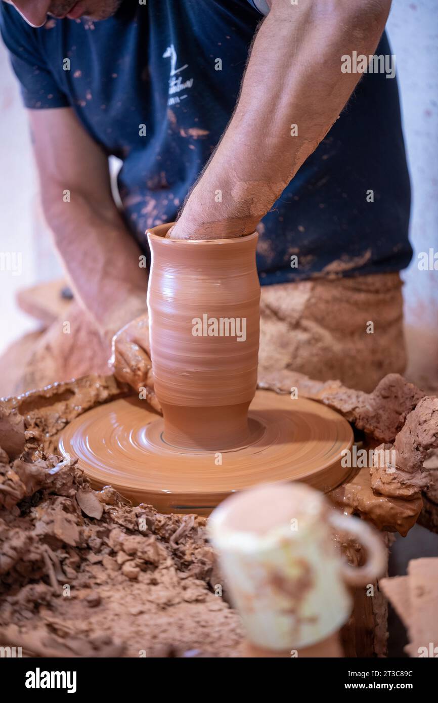 Olaria O Patalim, Patalim Pottery Factory, Rui Patalim, master potter ...