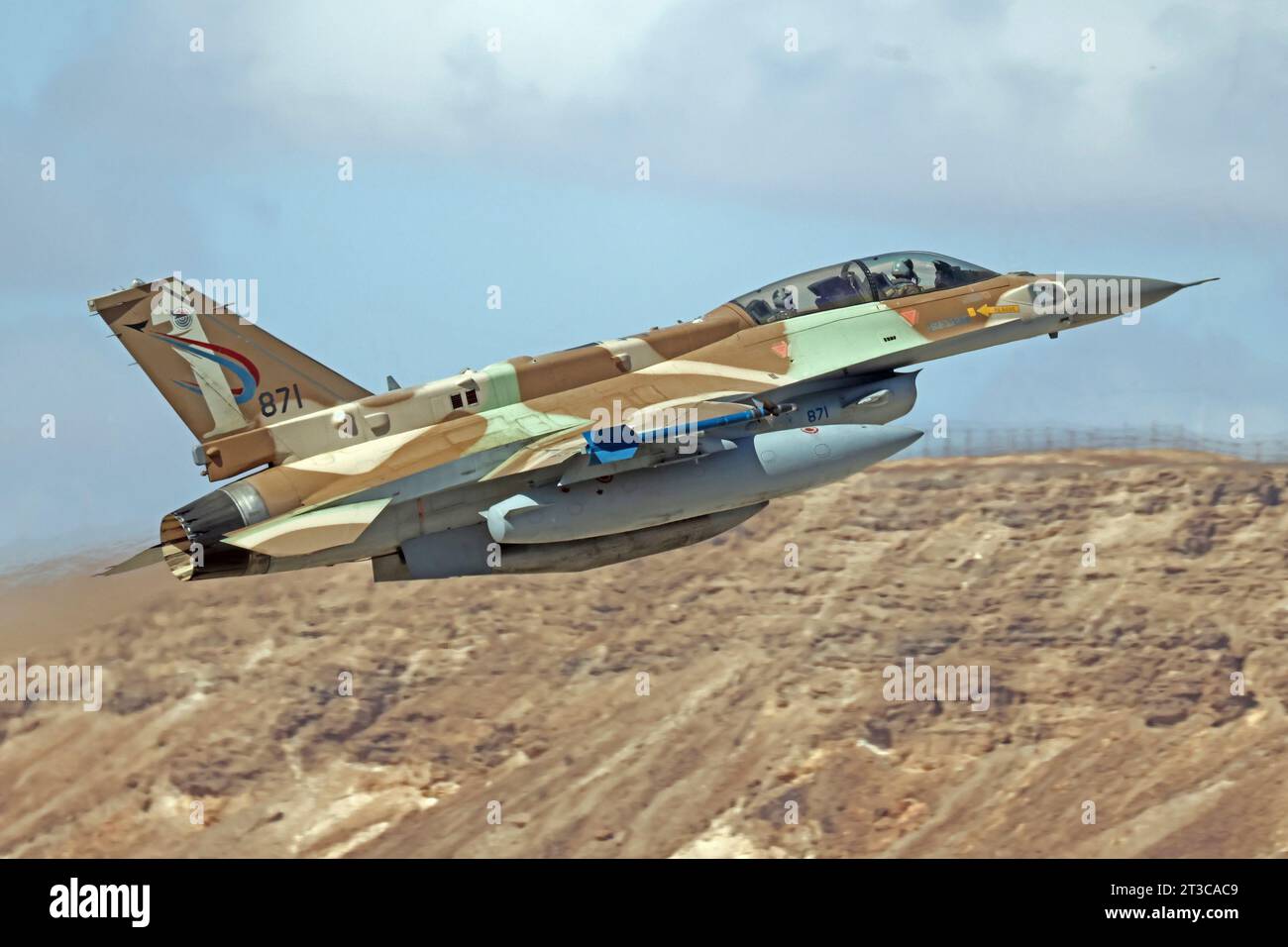 F 16 sufa hi-res stock photography and images - Alamy