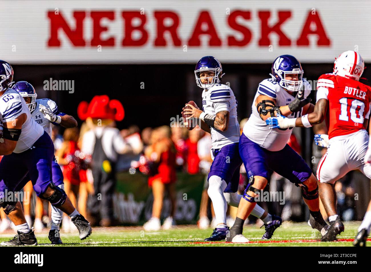 Lincoln, NE. U.S. 21st Oct, 2023. Northwestern Wildcats quarterback ...