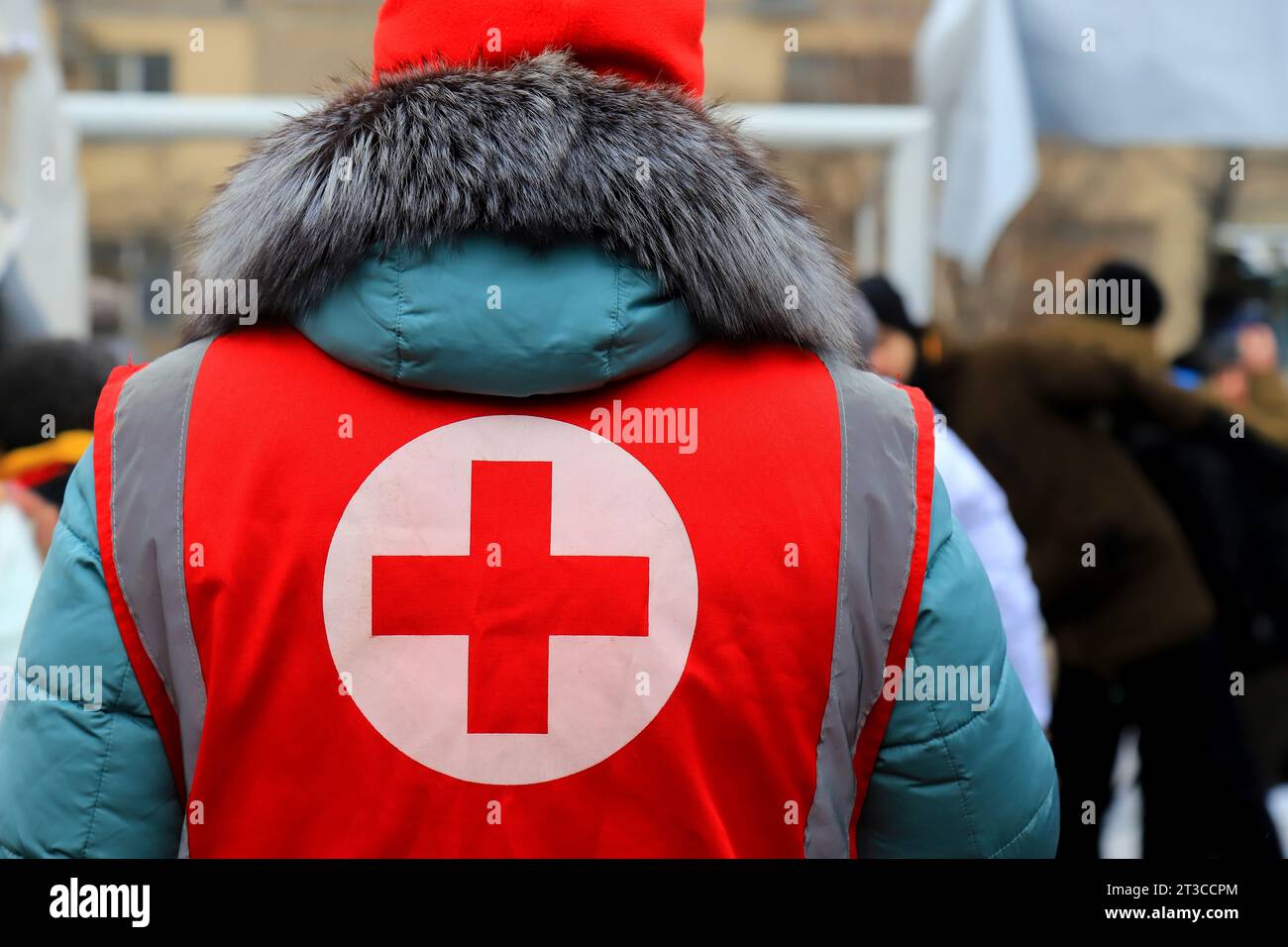 Red Cross volunteers distribute humanitarian aid, help injured people ...