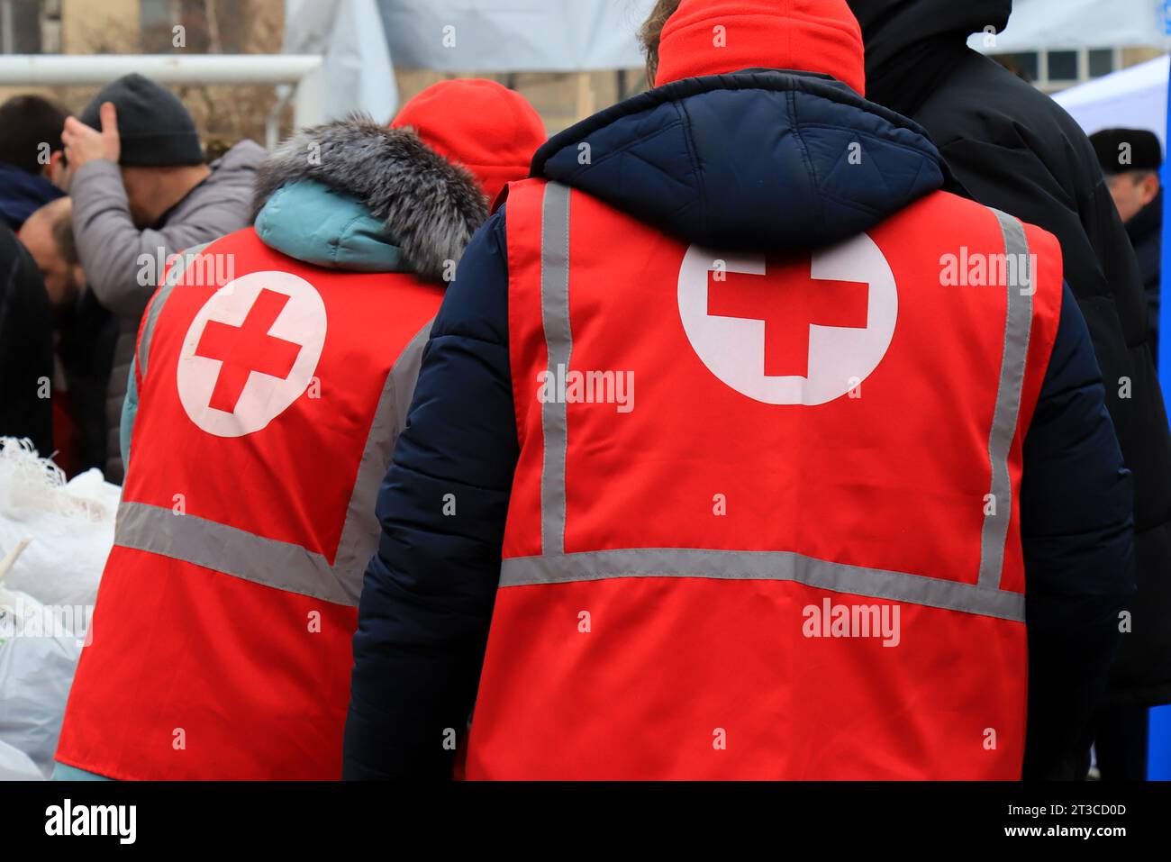 Red Cross volunteers distribute humanitarian aid, help injured people ...