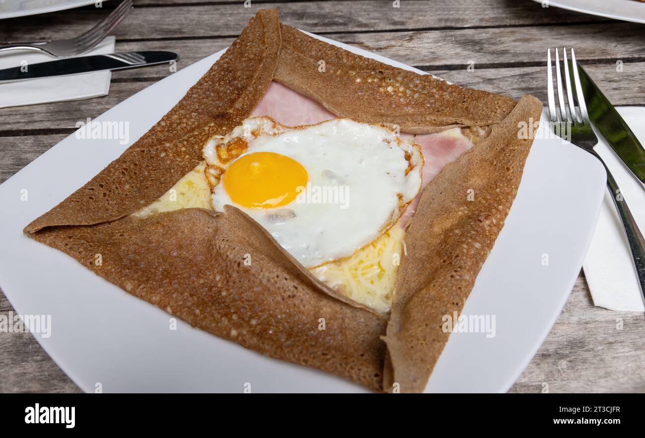 Galette with fried egg and ham Stock Photo - Alamy