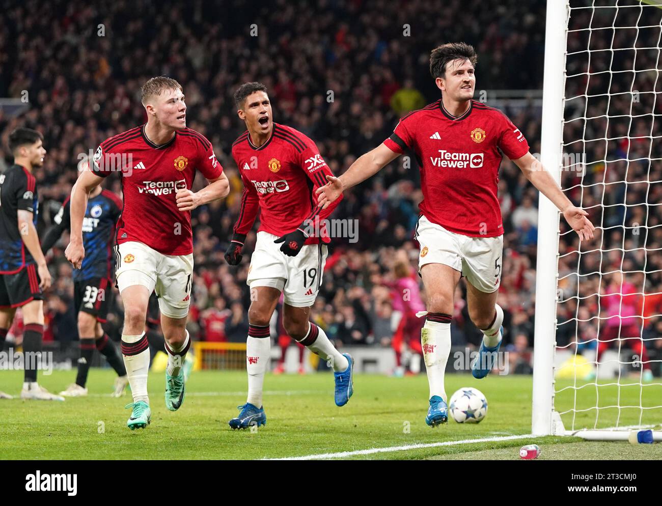 Manchester United's Harry Maguire celebrates scoring their side's first ...