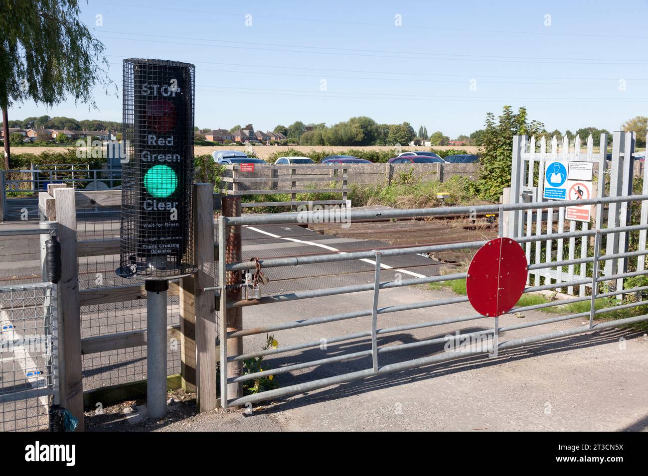 Level crossing lights hi-res stock photography and images - Alamy