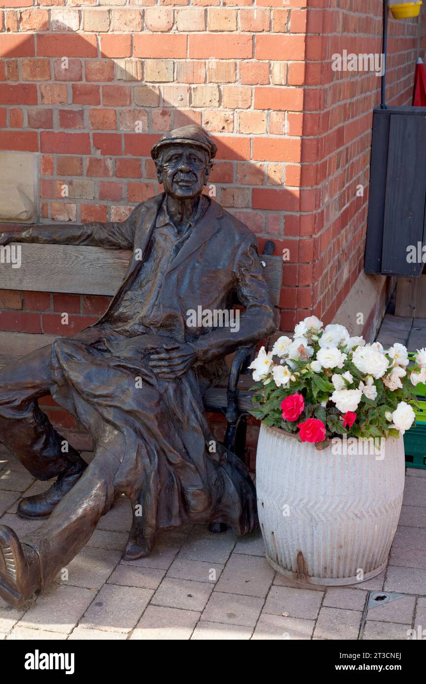 'Man on the Bench' sculpture at Irlam railway station, Greater ...