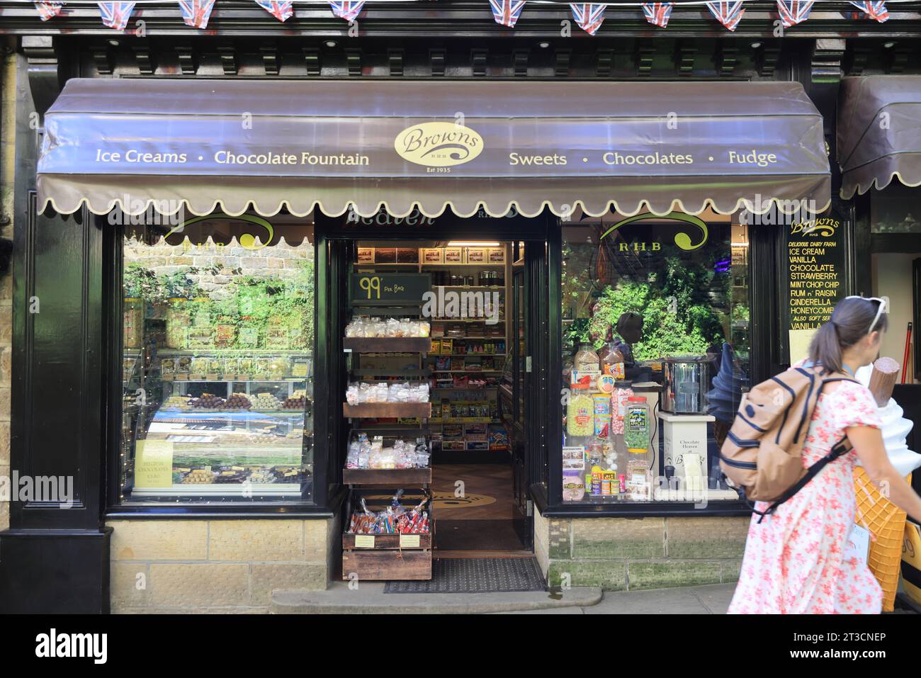 Picturesque old fishing village, Robin Hood's Bay, on the Heritage ...
