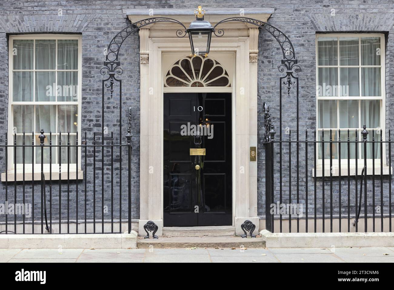 Number 10 downing street hi-res stock photography and images - Alamy