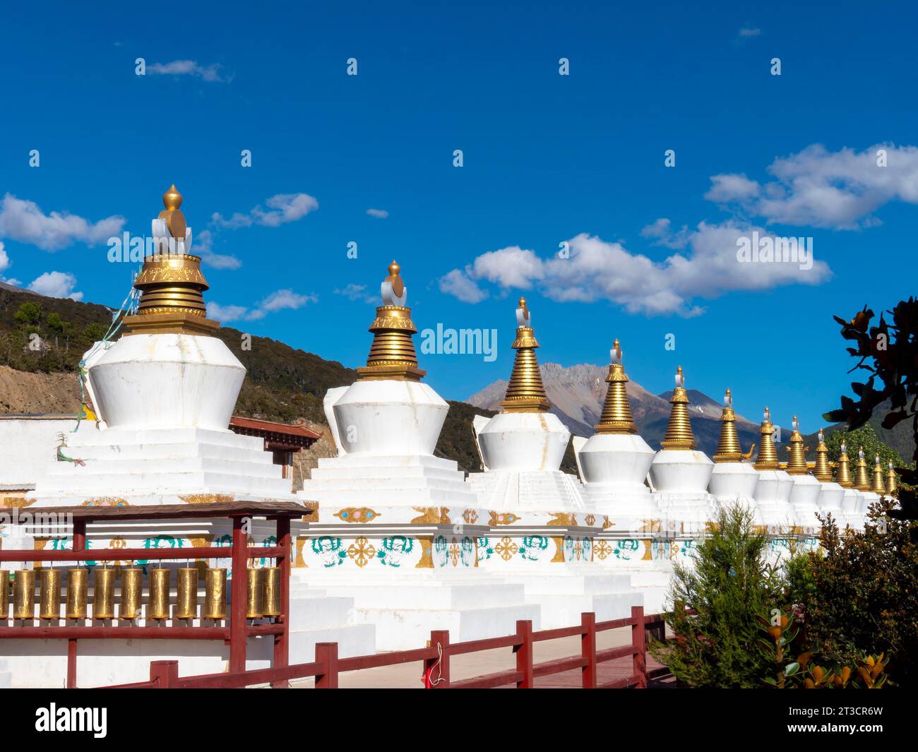 The 13 White Stupas of Deqin, Pagodas in the Highlands of Eastern Tibet ...