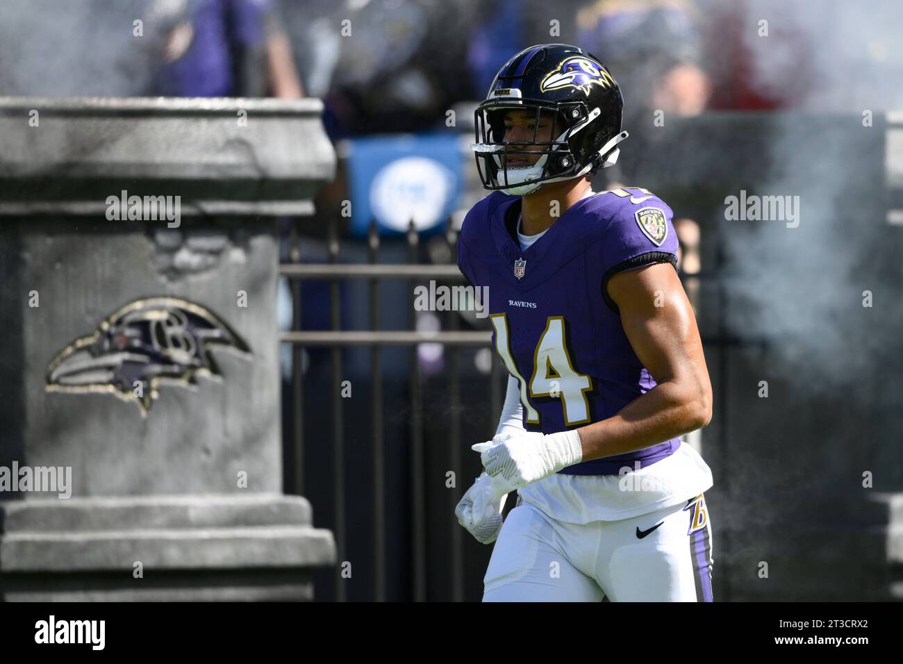 Baltimore Ravens safety Kyle Hamilton (14) takes to the field before an ...