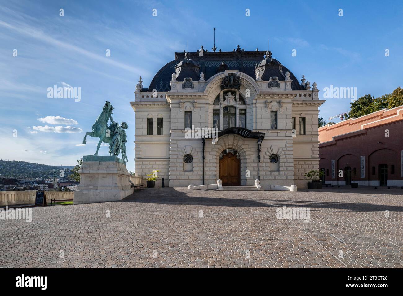 Royal riding hall hi-res stock photography and images - Alamy