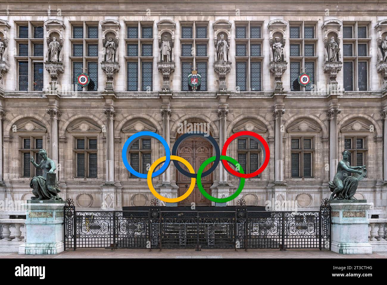 The Olympic Rings in front of the City Hall, Rue de Rivoli, Paris ...