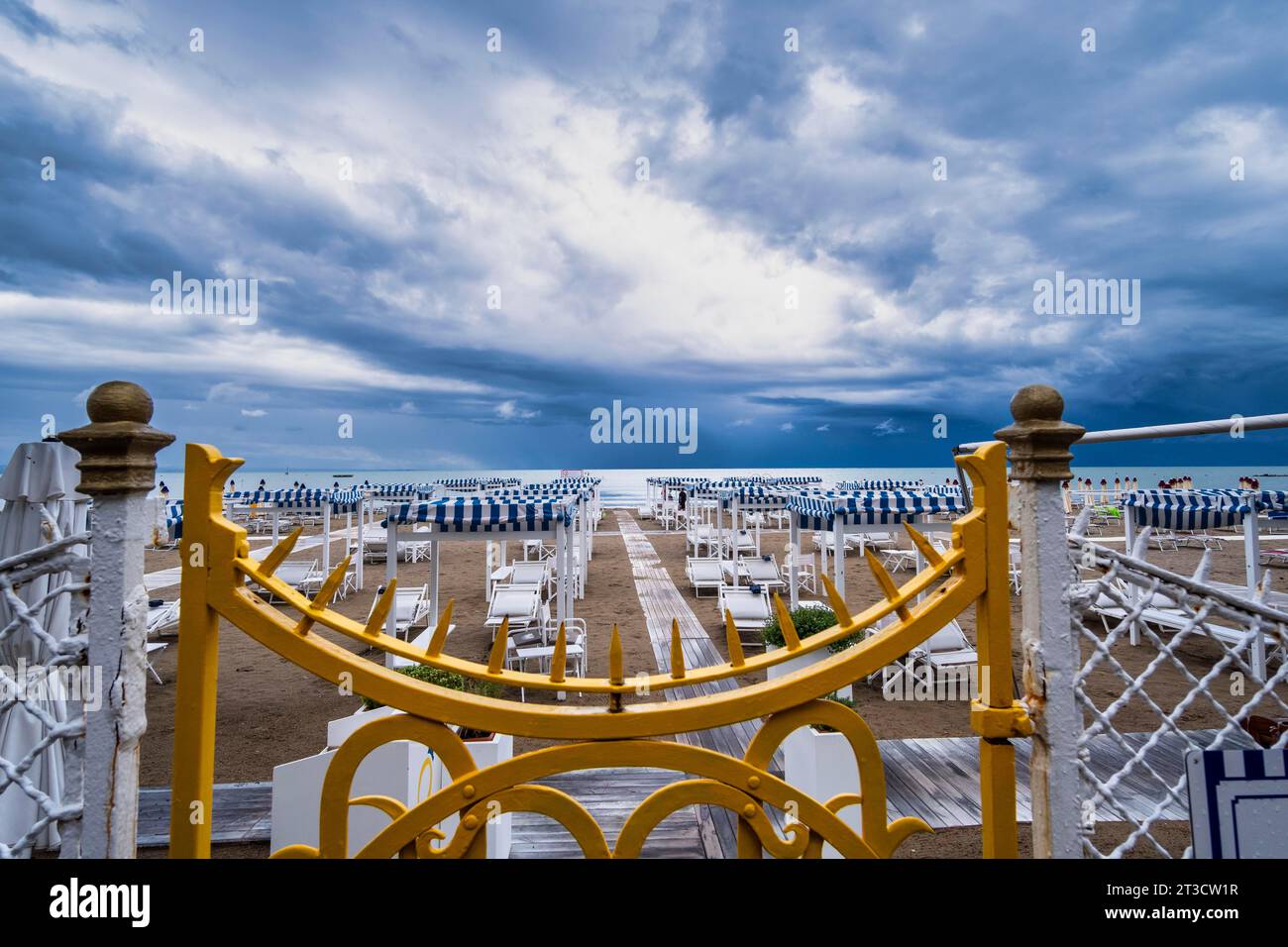 Beach in grado italy hi-res stock photography and images - Alamy