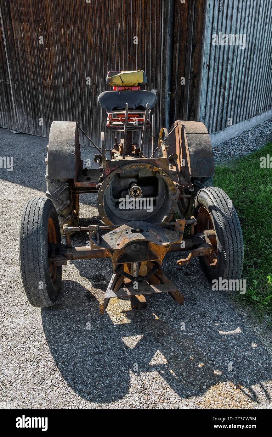 Rust old tractor hi-res stock photography and images - Alamy