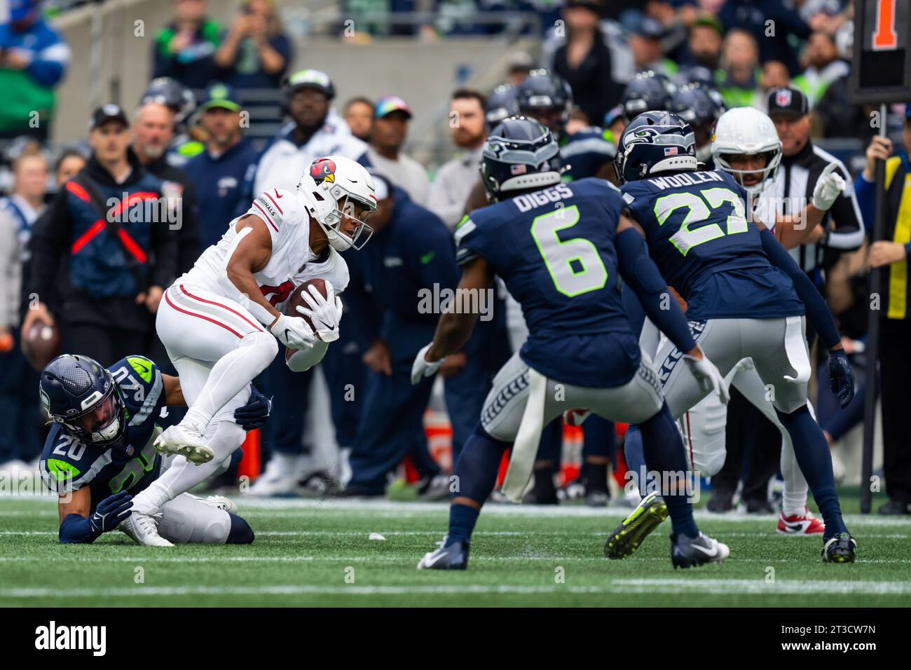 Arizona Cardinals wide receiver Rondale Moore (4) runs with the ball as ...