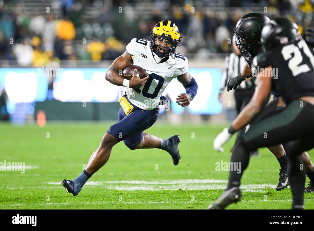 EAST LANSING, MI - OCTOBER 21: Michigan Wolverines quarterback Alex ...