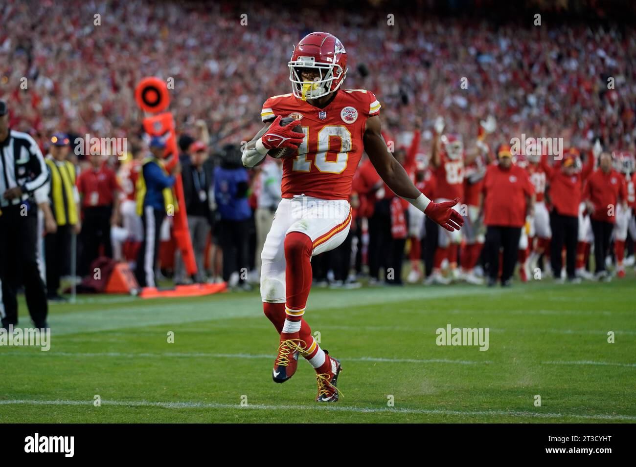 Kansas City Chiefs running back Isiah Pacheco (10) runs for a touchdown ...