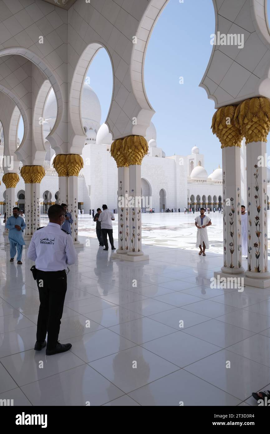 Magnificent Sheikh Zayed Grand Mosque in Abu Dhabi, a masterpiece of ...