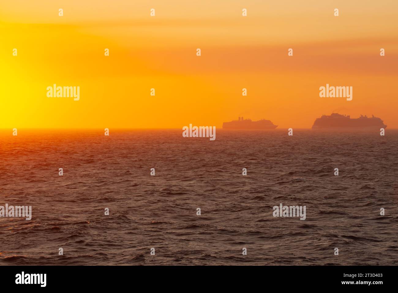 Boating ships in sunset hi-res stock photography and images - Alamy