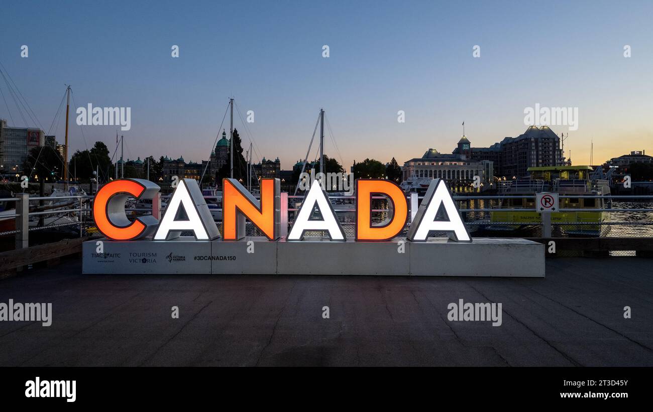 Victoria bc inner harbor at night hi-res stock photography and images ...