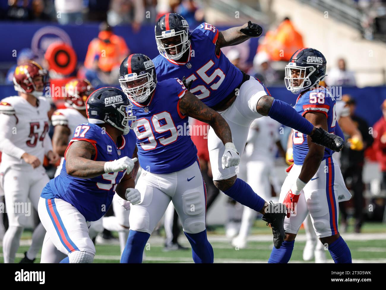 New York Giants defensive lineman Leonard Williams (99) celebrates the ...