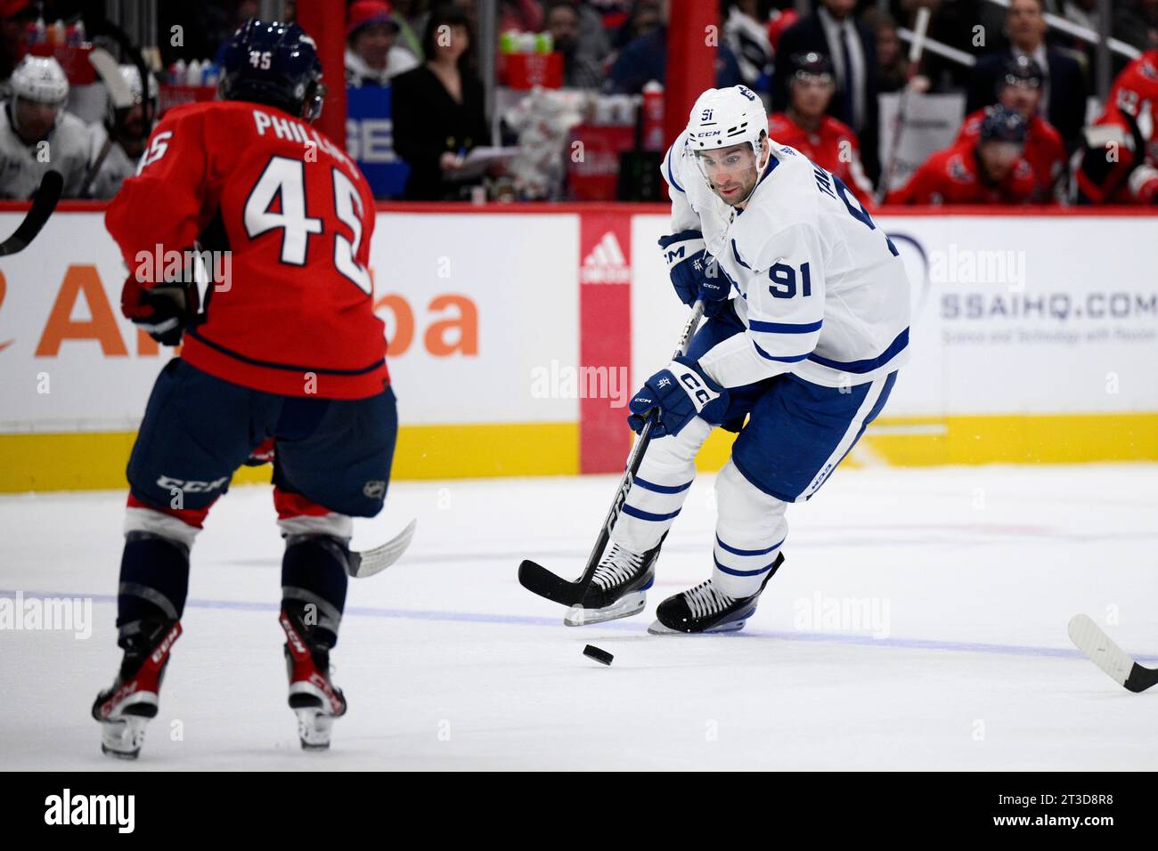 Toronto Maple Leafs center John Tavares (91) skates with the puck ...