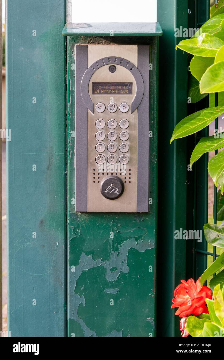 Condominium intercom hi-res stock photography and images - Alamy