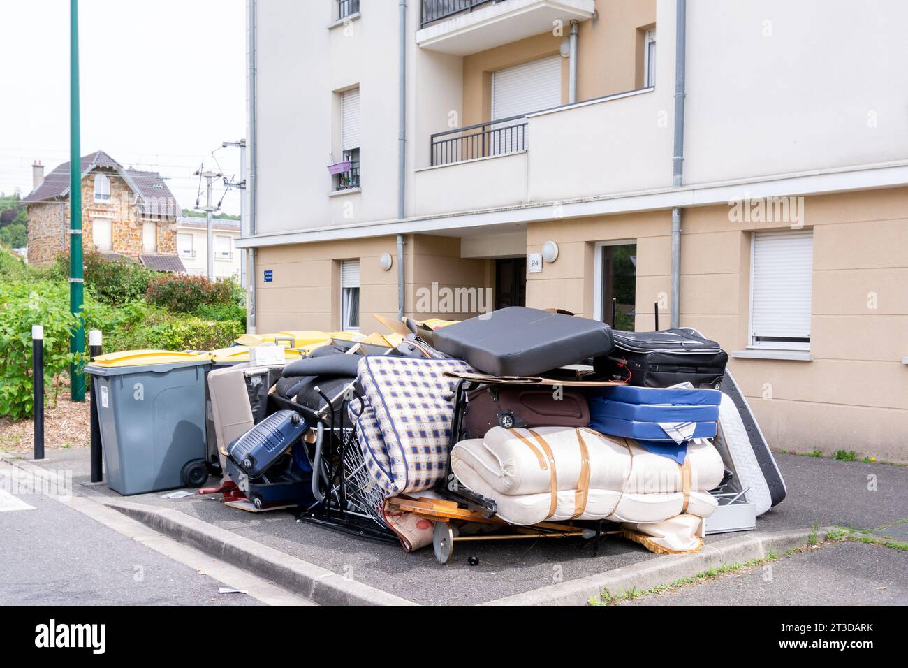 Bulky items hi-res stock photography and images - Alamy