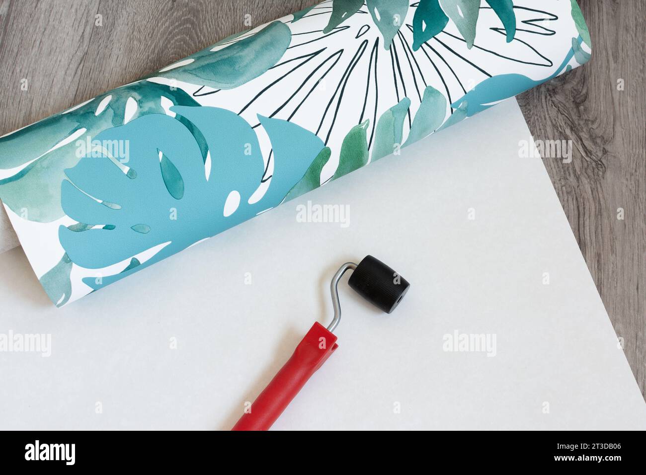 Installing wallpaper. Joint caster Stock Photo - Alamy