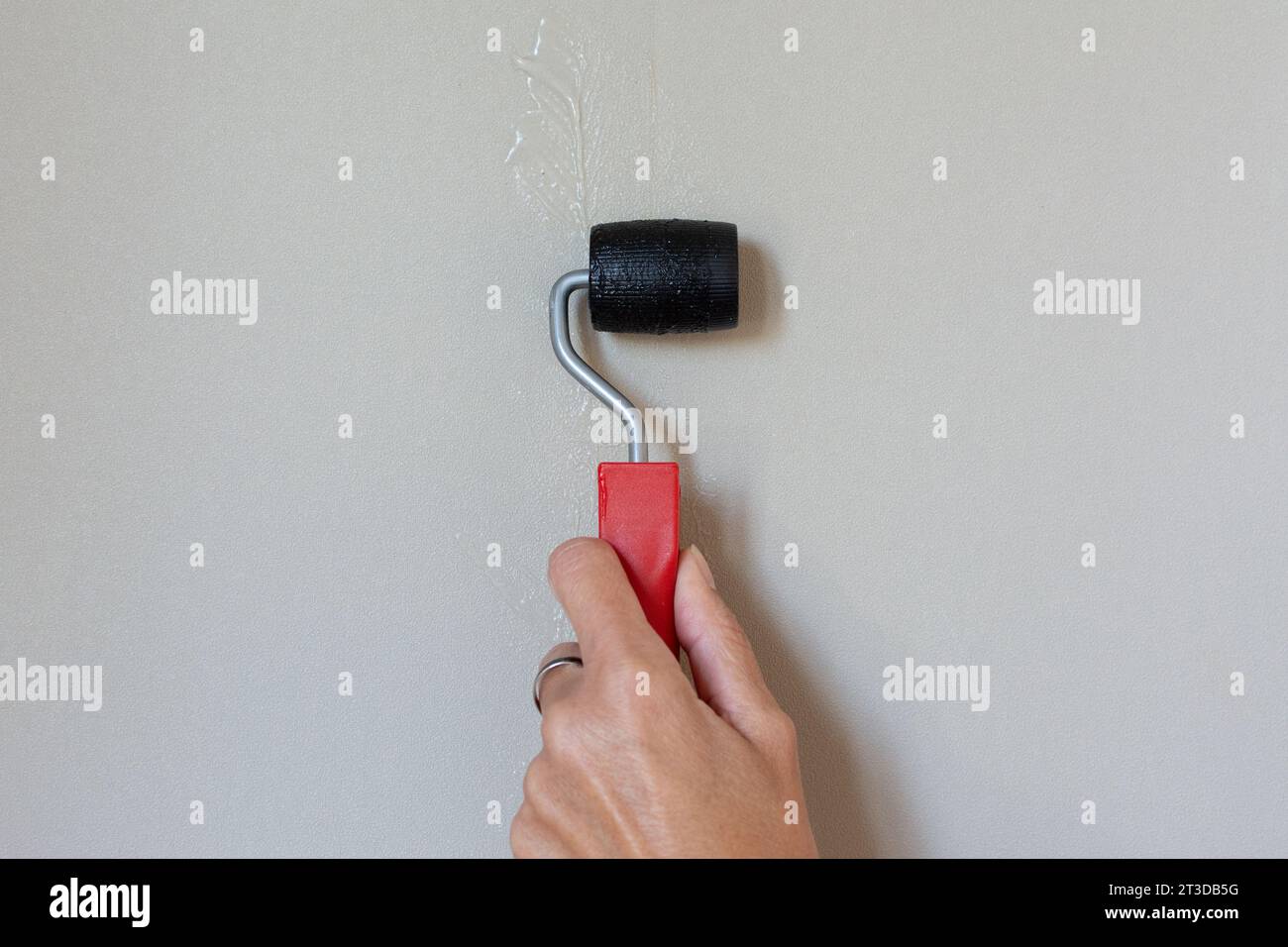 Installing wallpaper. Joint caster Stock Photo - Alamy