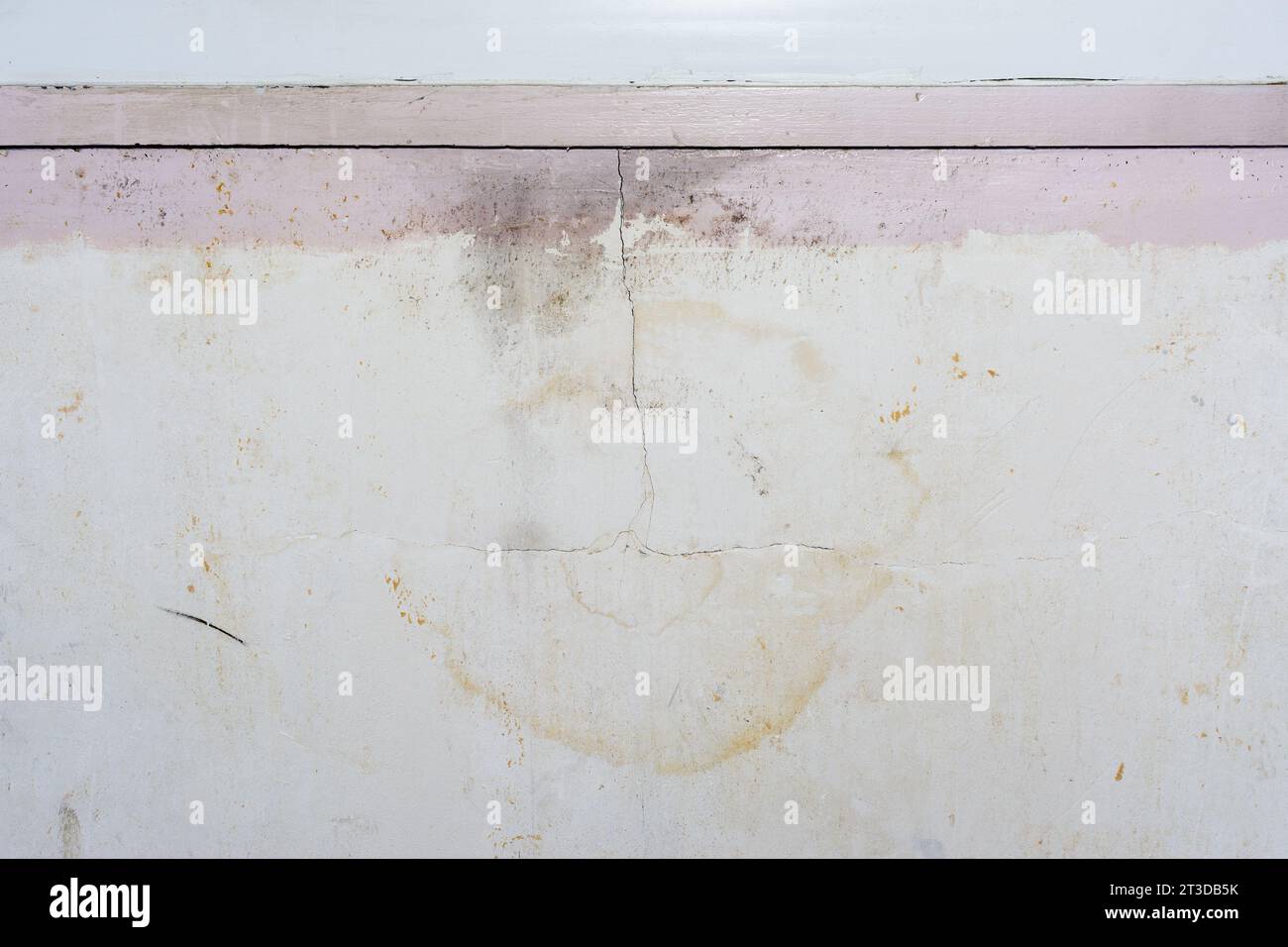 Interior cracks under a window and traces of humidity and infiltration ...