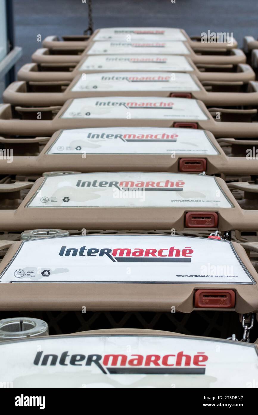 Store carts hi-res stock photography and images - Alamy