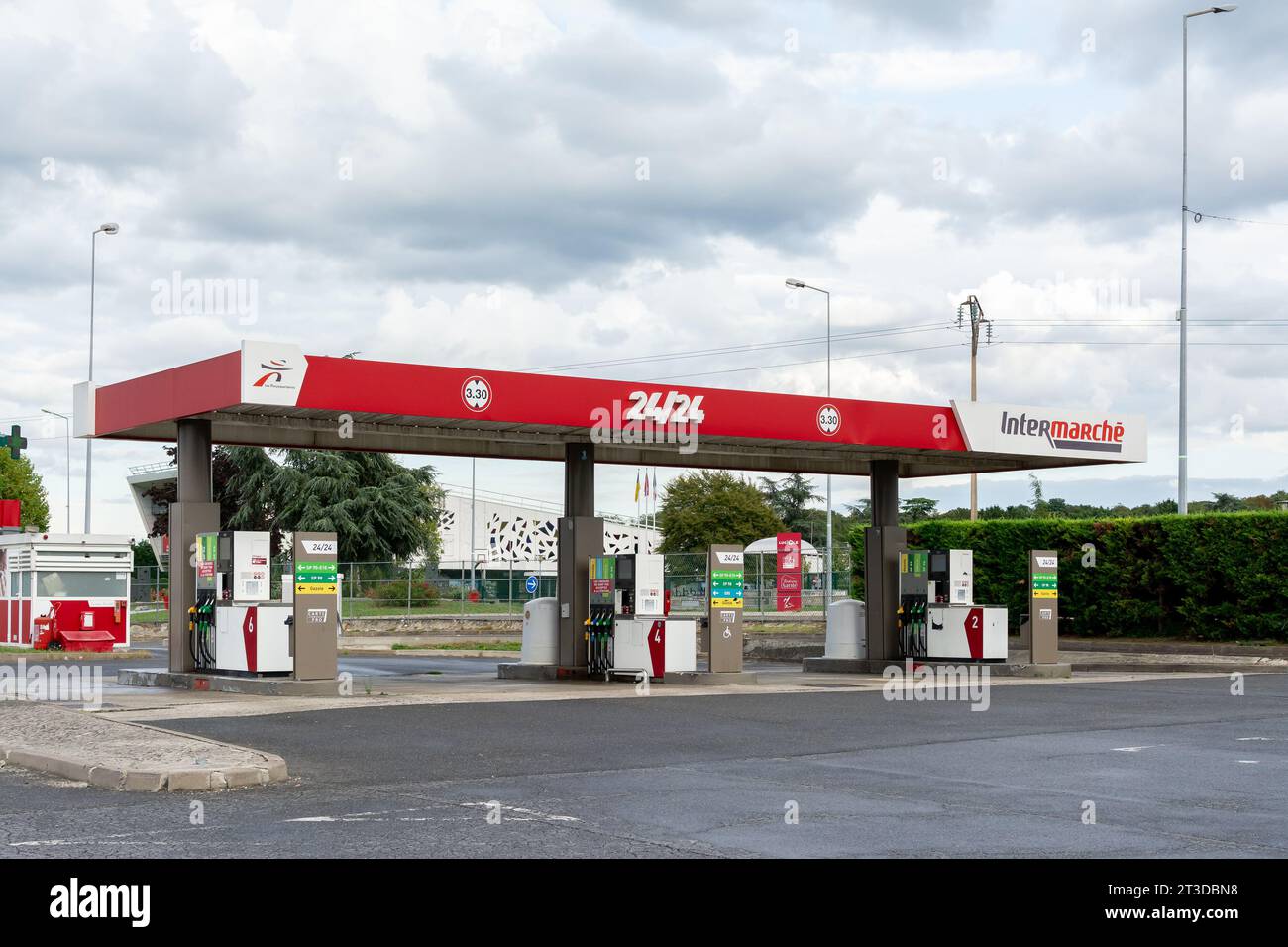 Intermarche logo hi-res stock photography and images - Alamy