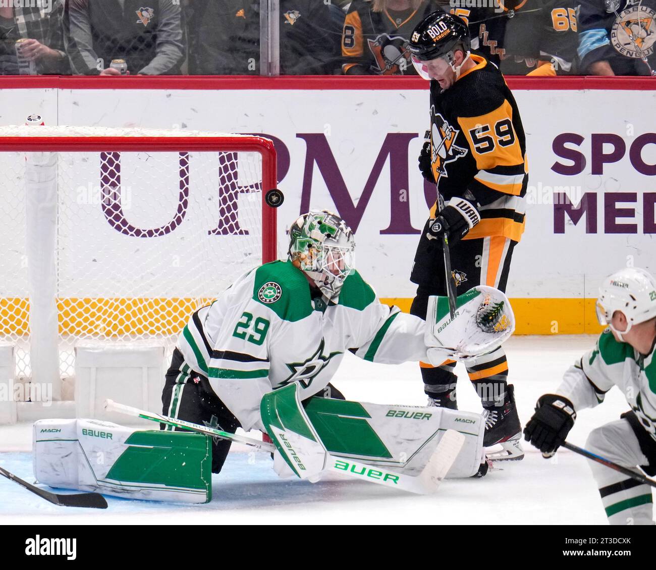 Pittsburgh Penguins' Jake Guentzel (59) can't get his stick on a ...