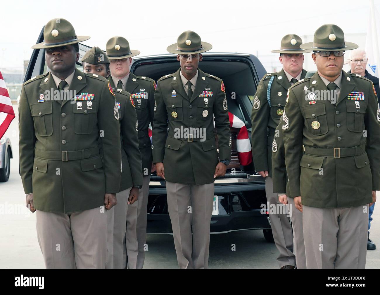 St. Louis, United States. 24th Oct, 2023. Members of an honor guard ...
