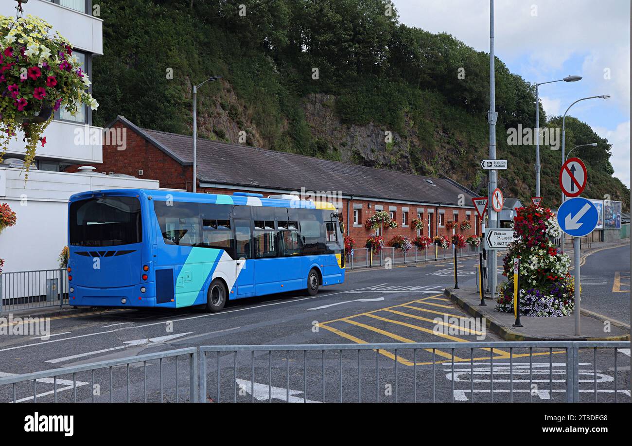 White city bus station outside hi-res stock photography and images - Alamy