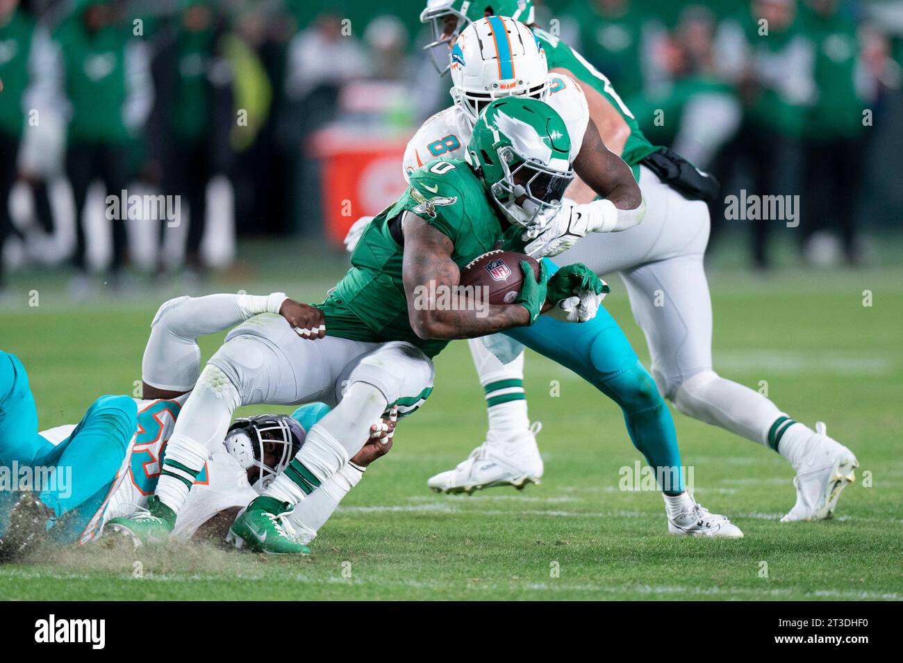 Philadelphia Eagles running back D'Andre Swift (0) in action against ...