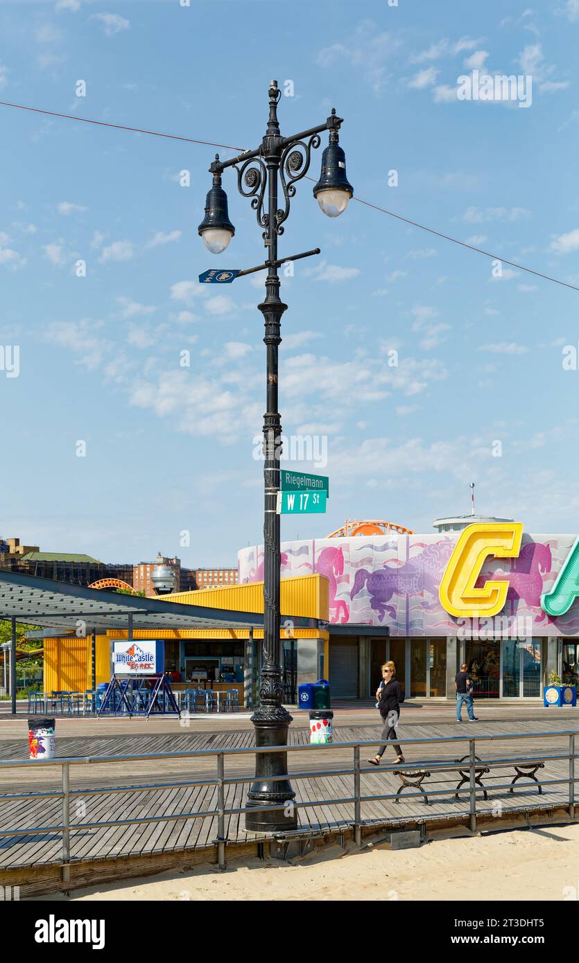 Double lights, placed at the beach side of the promenade, illuminate ...