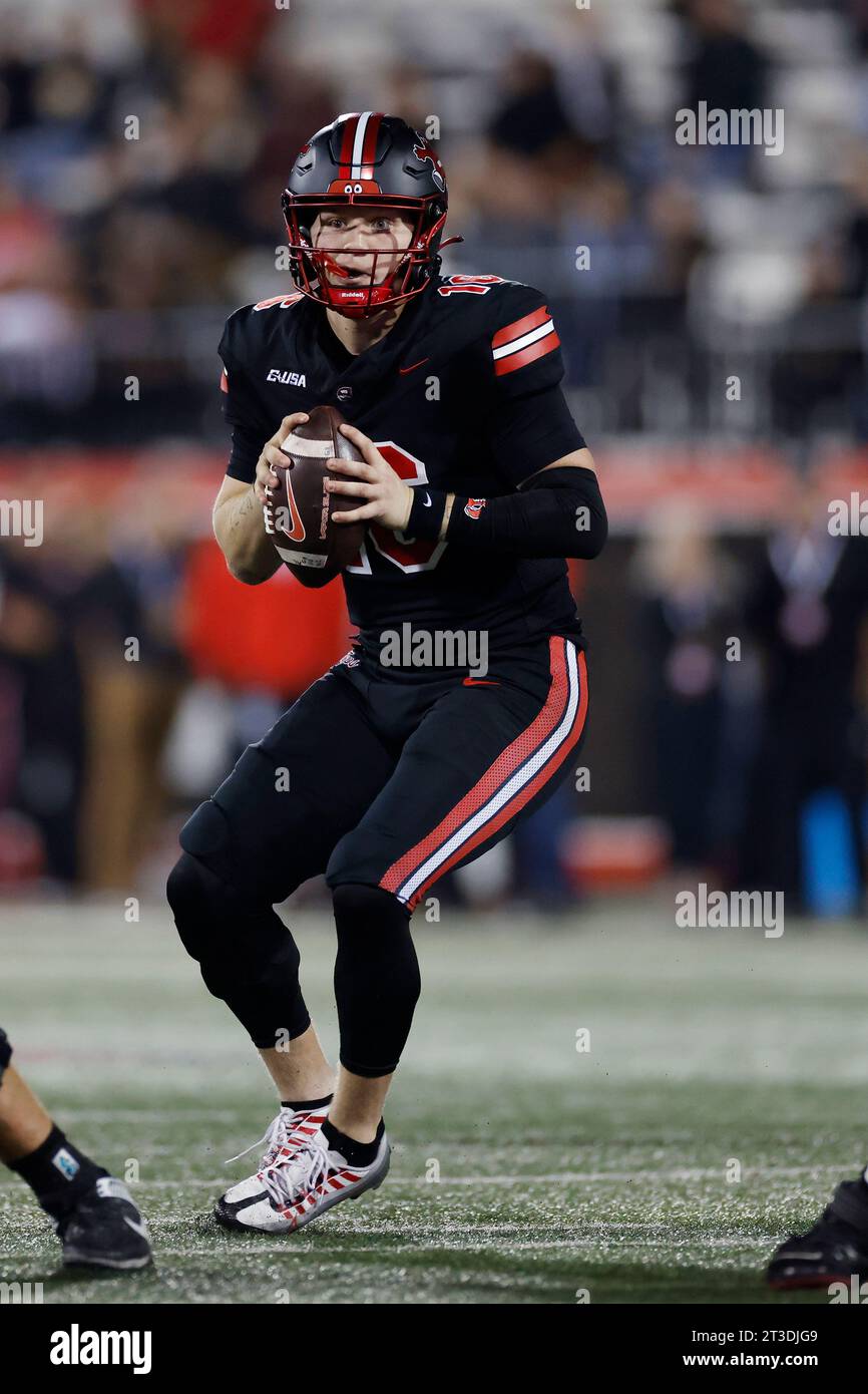 BOWLING GREEN, KY - OCTOBER 24: Western Kentucky Hilltoppers ...