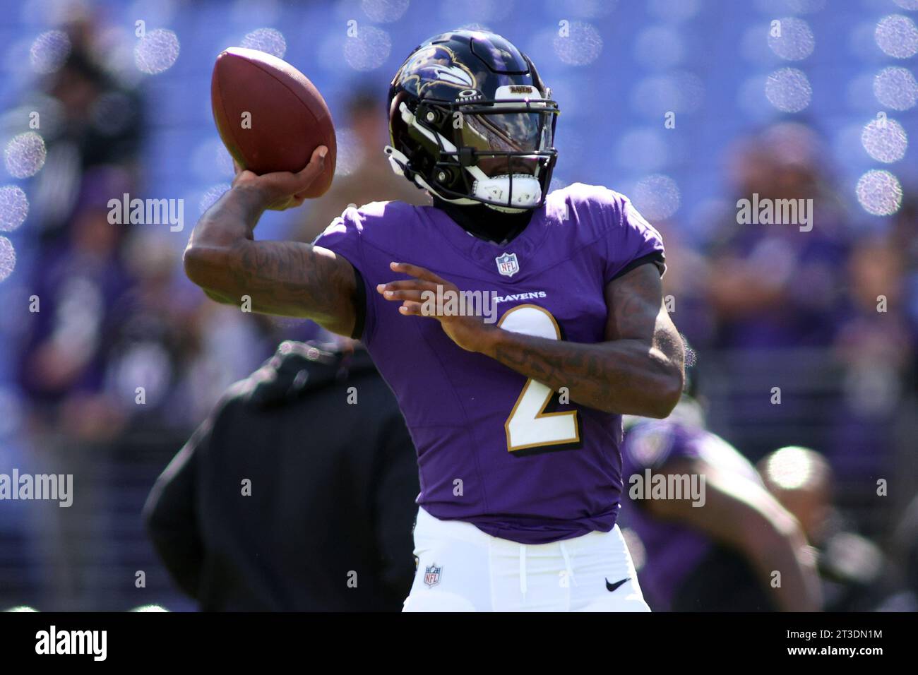 Baltimore Ravens quarterback Tyler Huntley (2) throws before an NFL ...