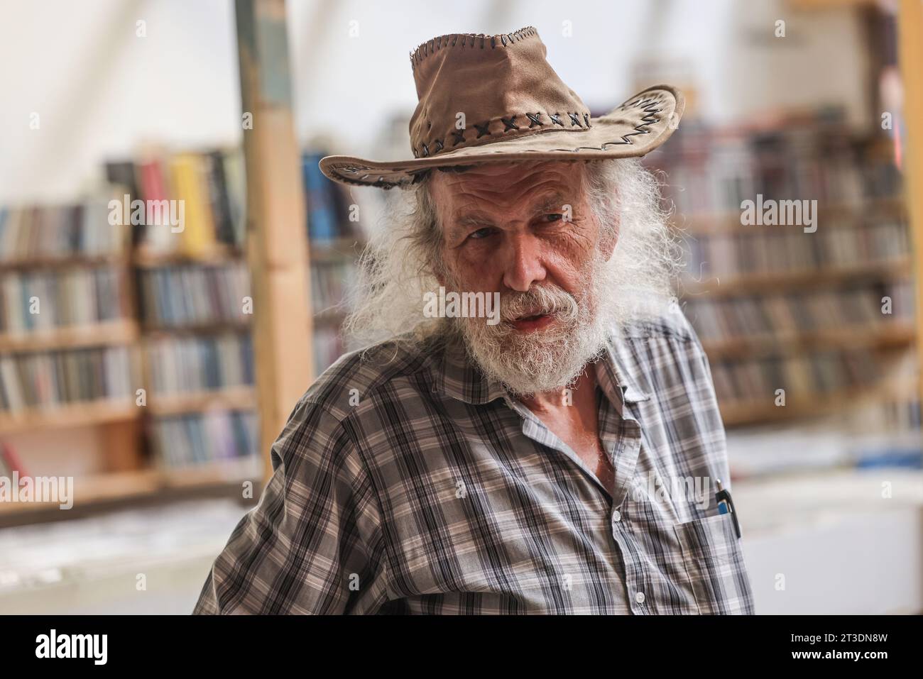 Bochum, Germany. 10th Oct, 2023. Walter Neumann, owner of a record ...