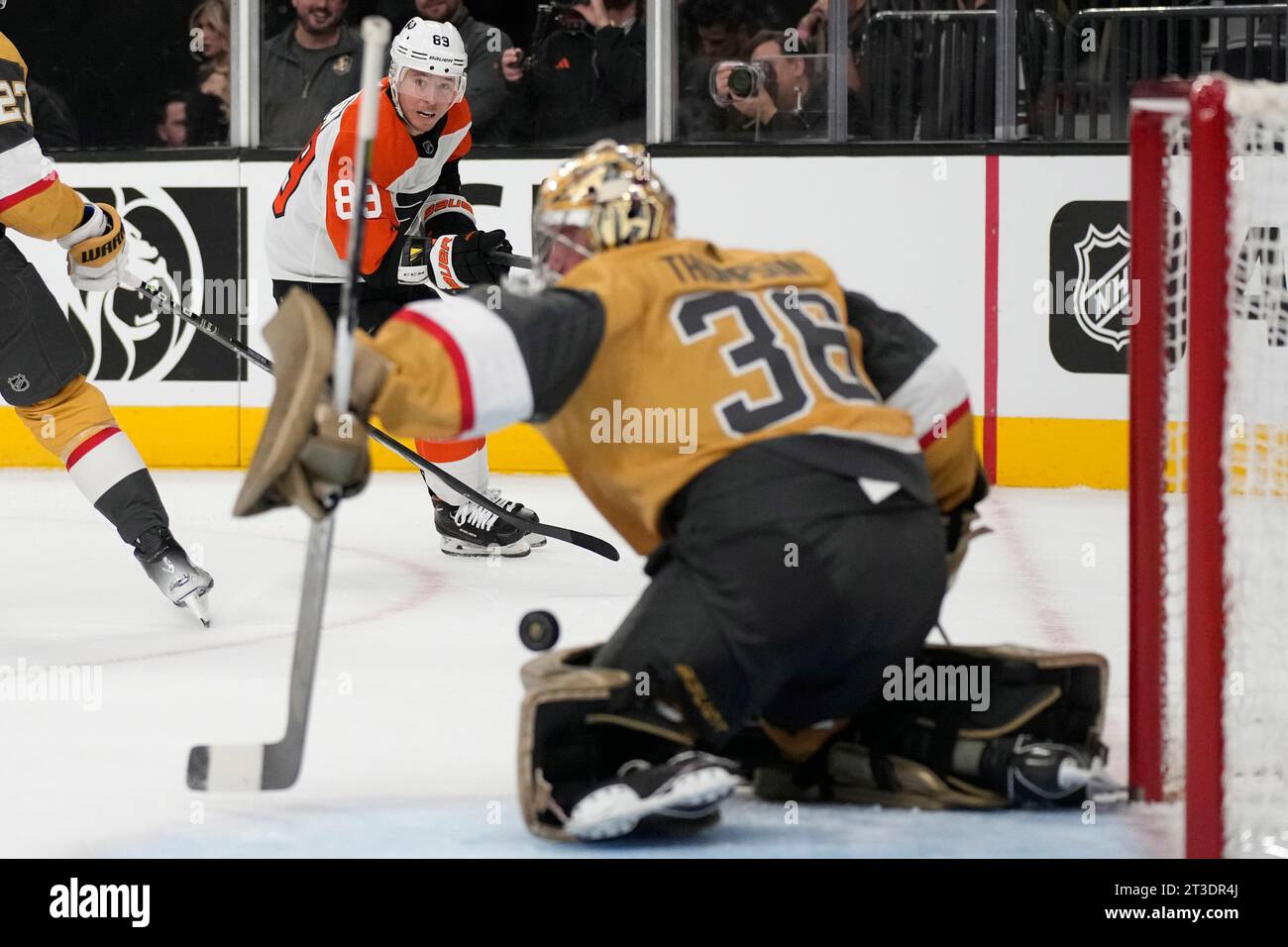 Philadelphia Flyers right wing Cam Atkinson (89) scores against Vegas ...