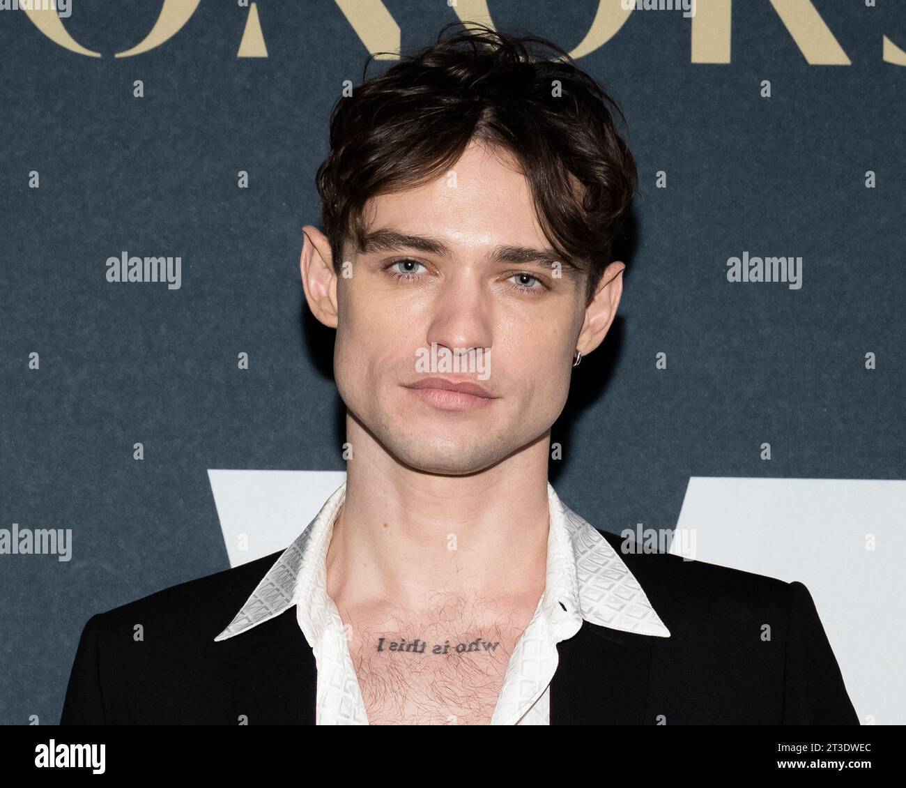 New York, USA. 24th Oct, 2023. Thomas Doherty arrives on the red carpet ...